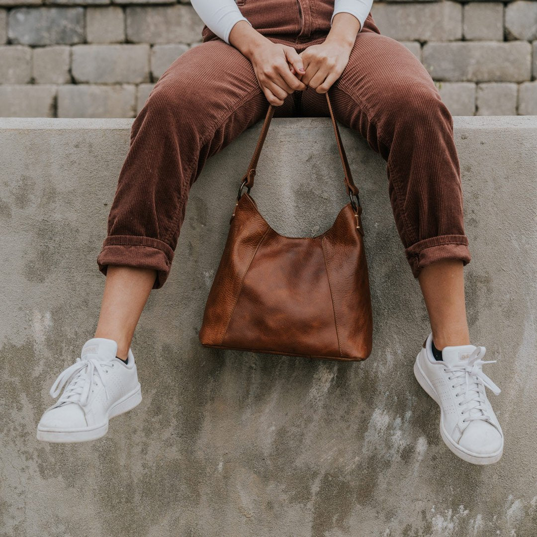 Walker Leather Shoulder Bag | Rustic Tan. | Vintage Women's Handbags